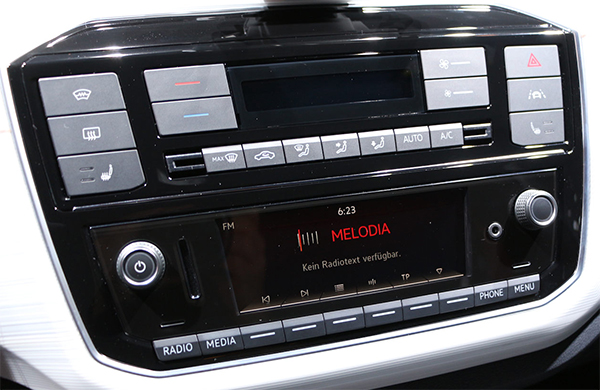 KIT Poste 1-DIN USB/Bluetooth Volkswagen Up de 2013 à 2018