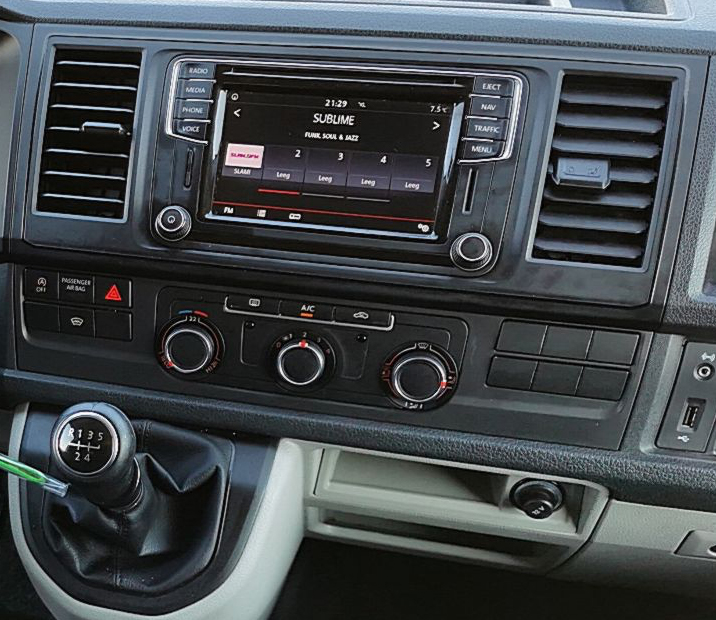 VW Transporter : QLED GPS Autoradio CarPlay Android 14